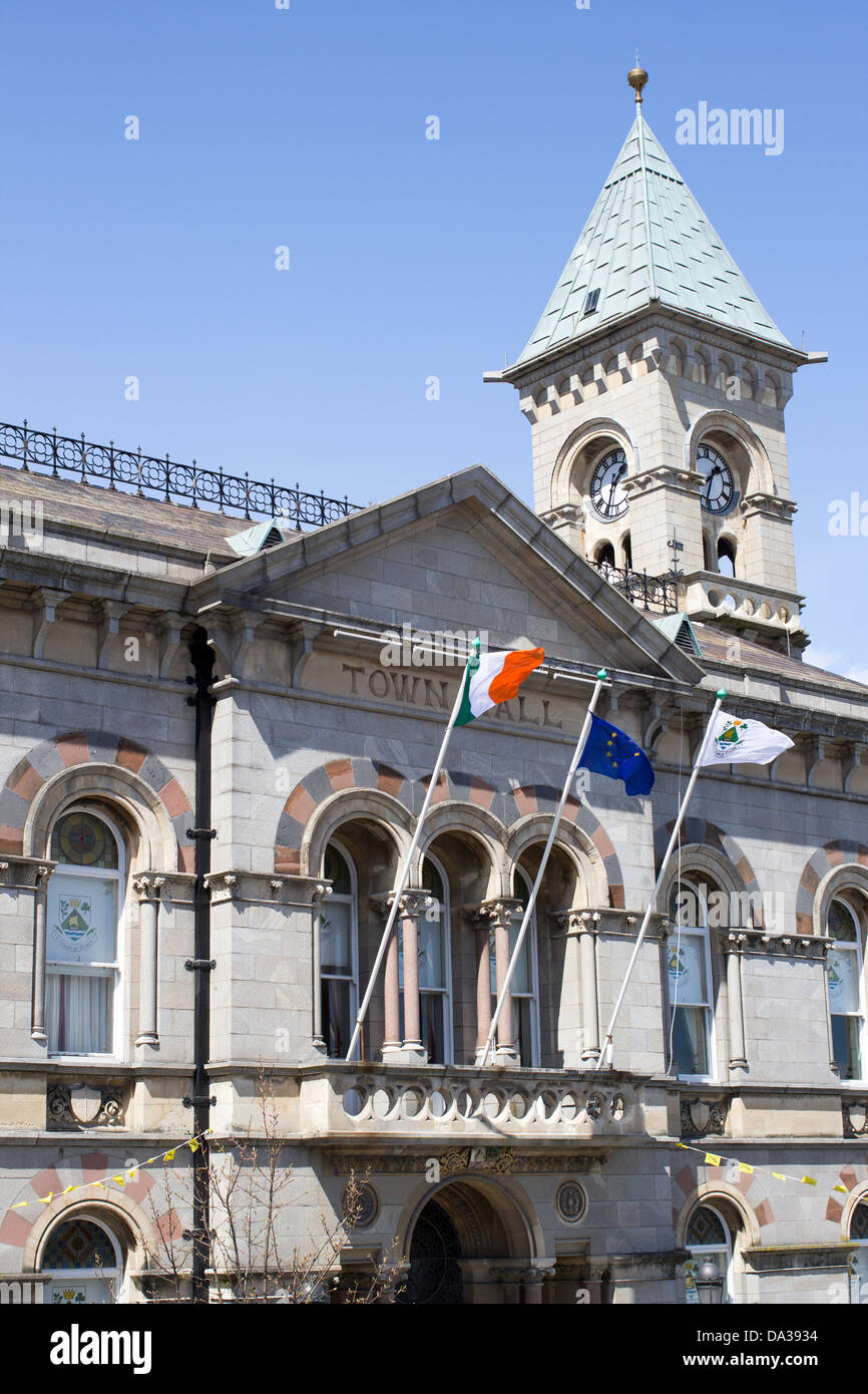 Irish flag building hi-res stock photography and images - Alamy