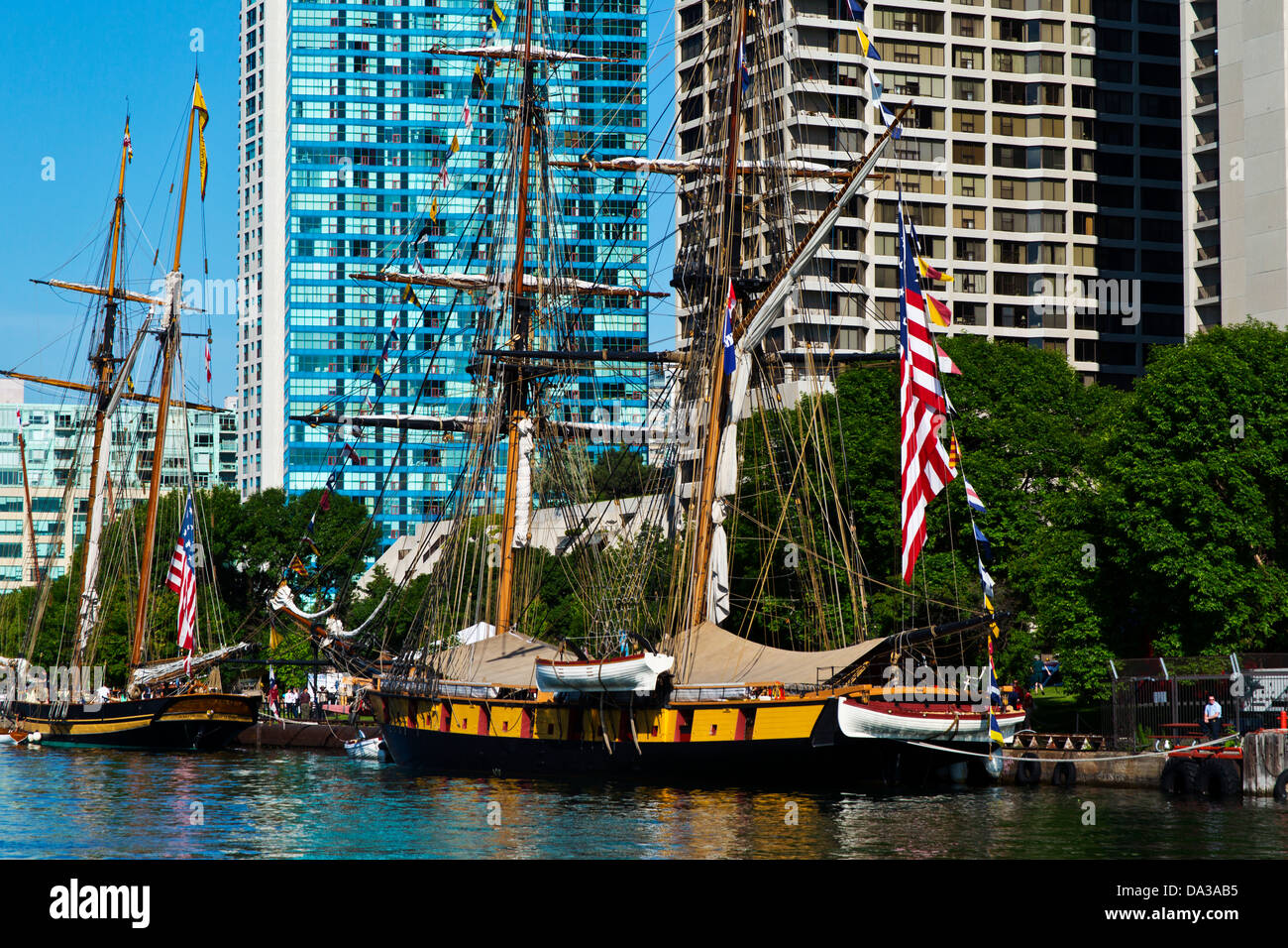 Sports ships hi-res stock photography and images - Alamy