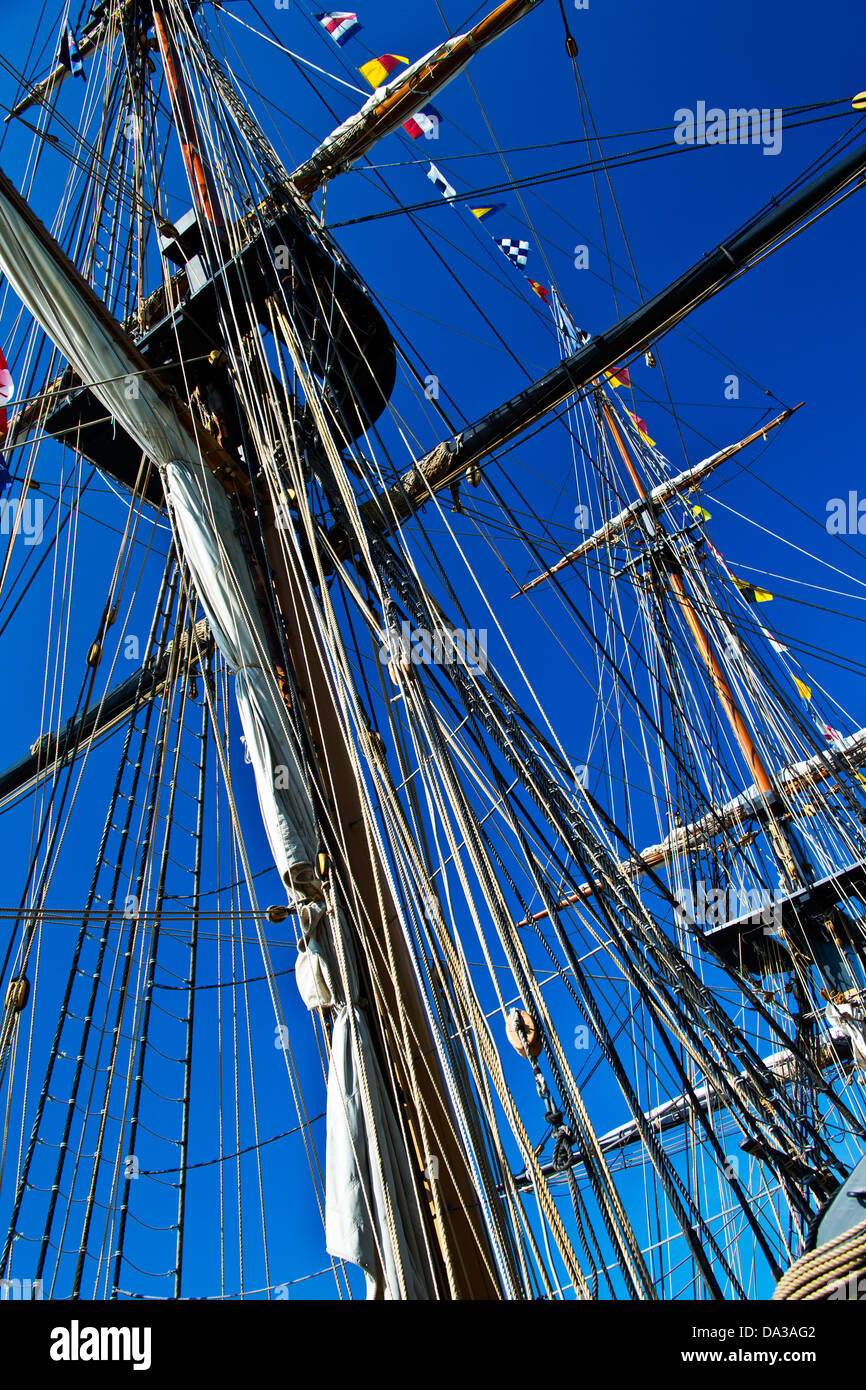 Ship mast transportation hi-res stock photography and images - Alamy