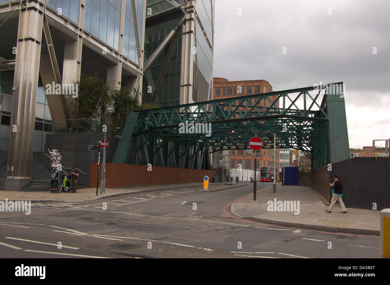 Tower bridge road london pavement hi-res stock photography and images ...