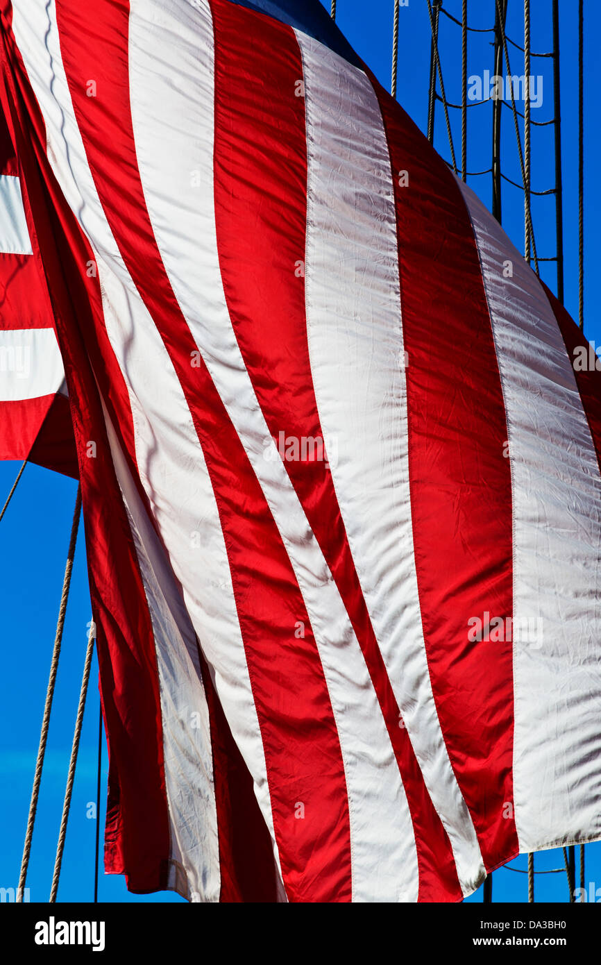 Flag rigging hi-res stock photography and images - Alamy