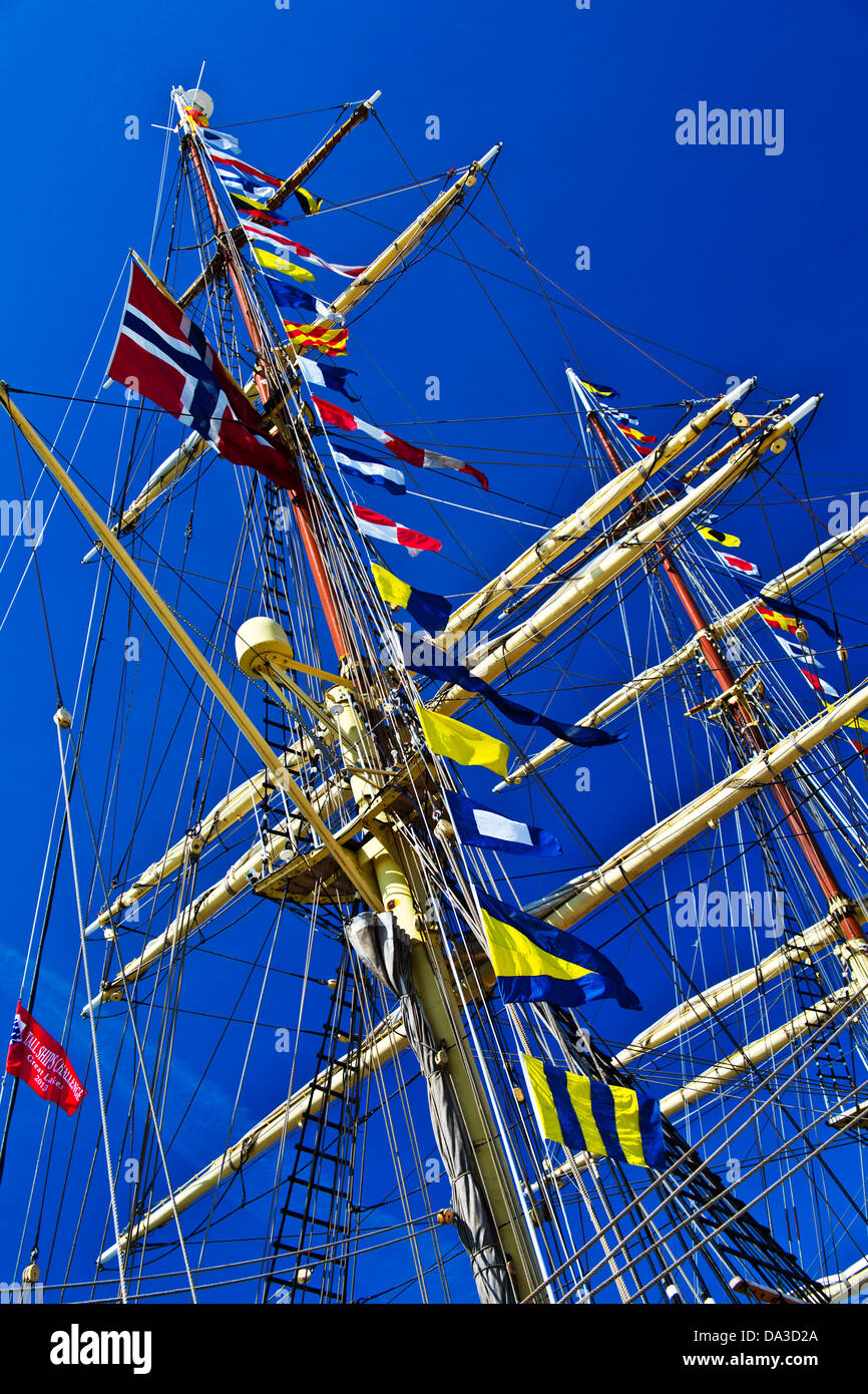 Tall ship flags hi-res stock photography and images - Alamy