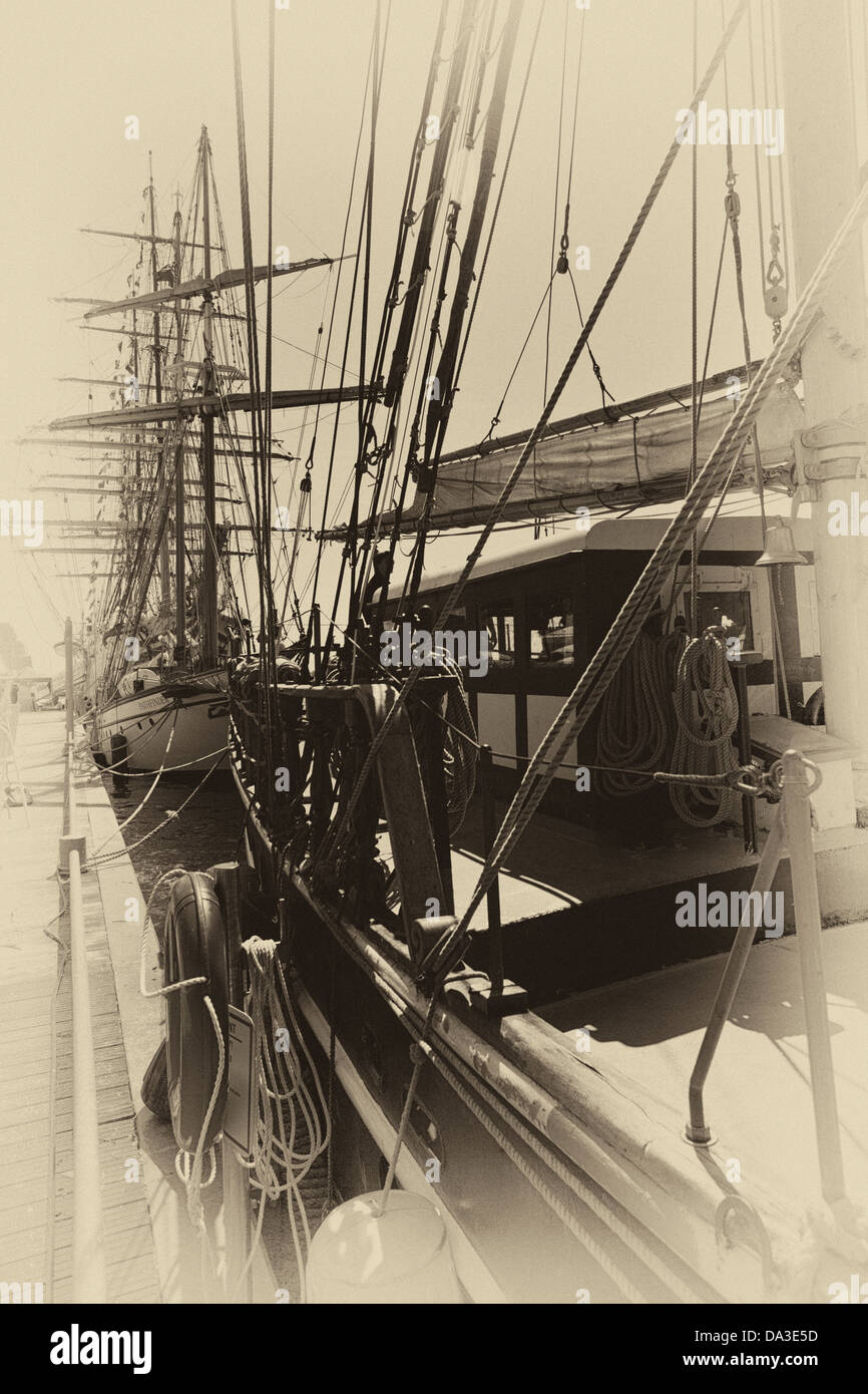 Tall ship sailing hi-res stock photography and images - Alamy