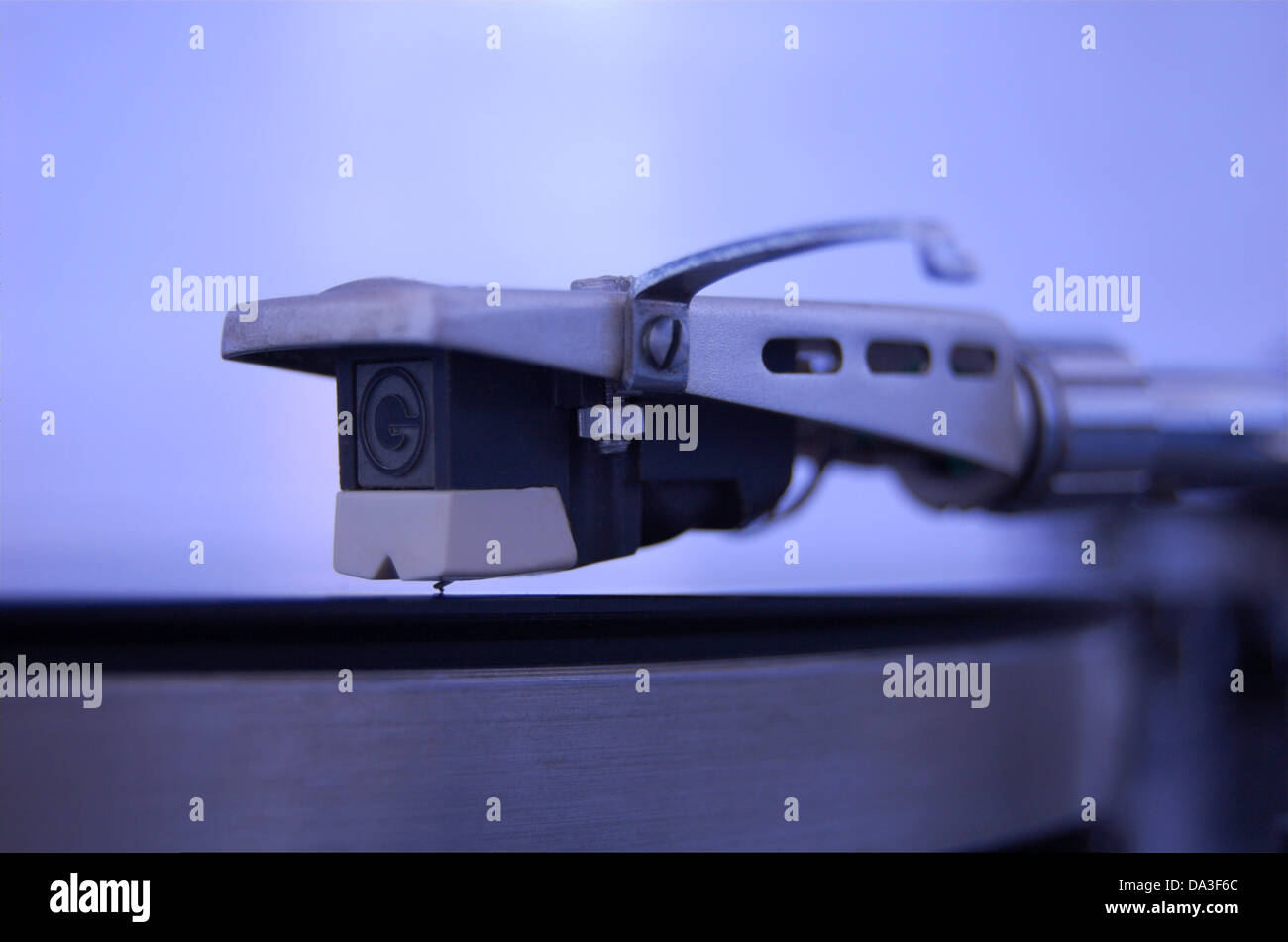 Close up of a record player turntable Stock Photo - Alamy