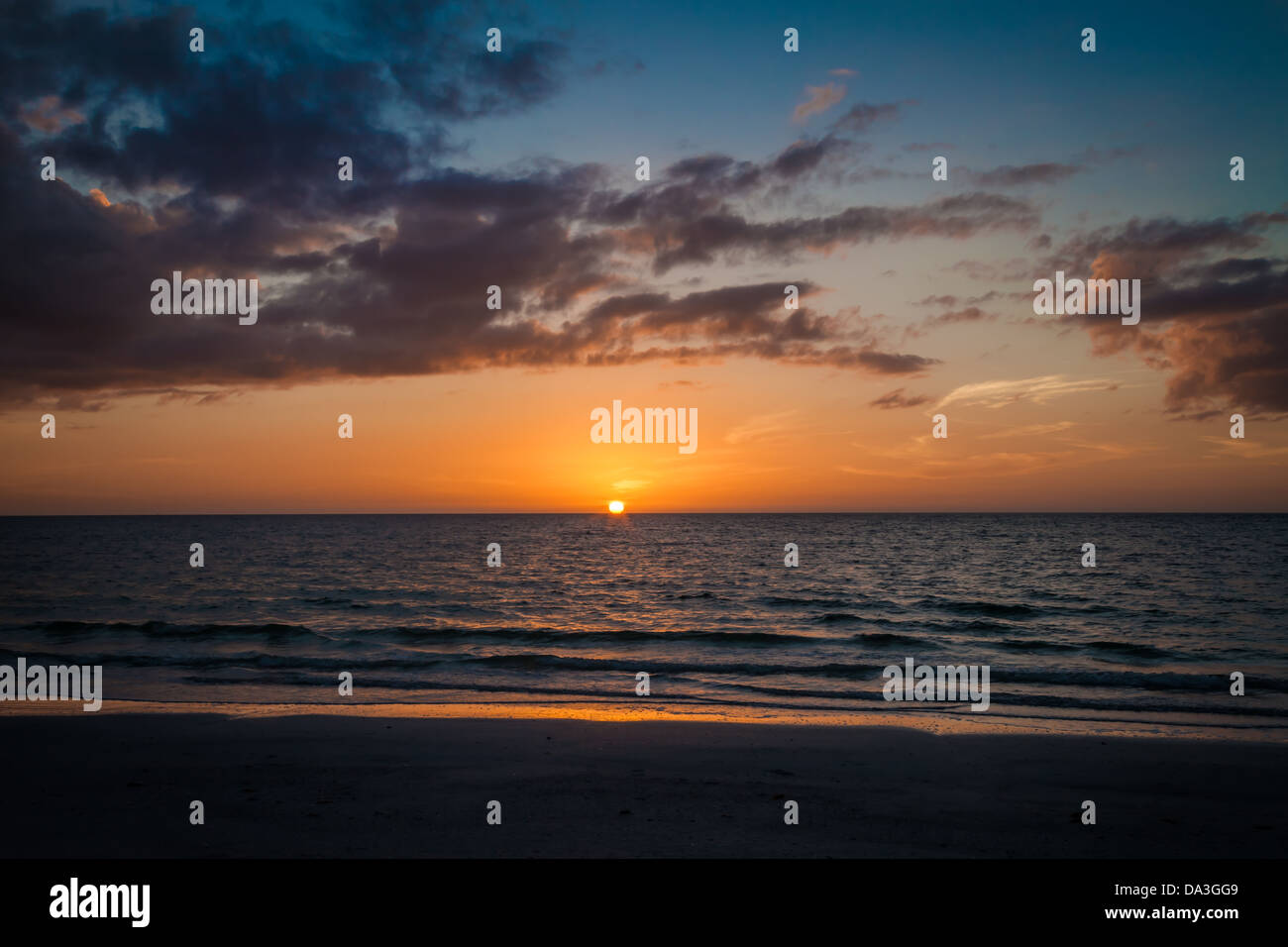 Siesta key beach sunset silhouette hi-res stock photography and images ...