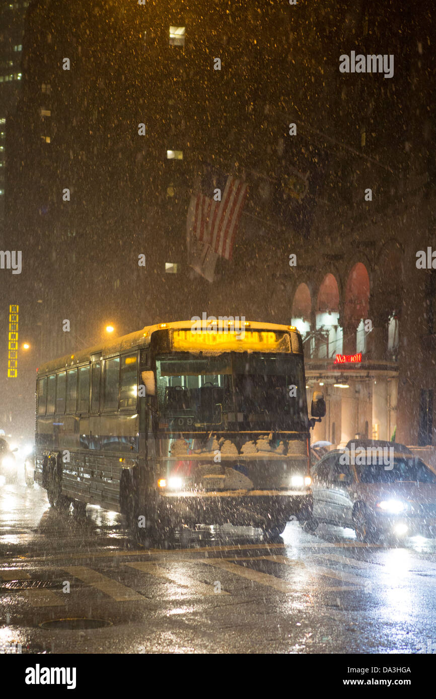 Manhattan bus shelter hi-res stock photography and images - Alamy