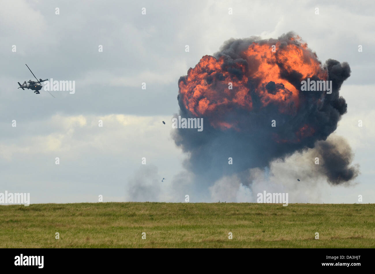 Explosion tank hi-res stock photography and images - Alamy