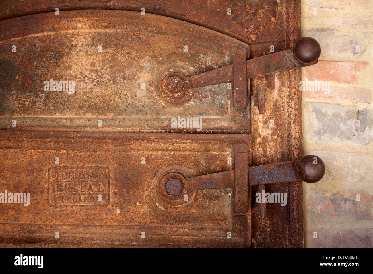 Rusty oven hi-res stock photography and images - Alamy