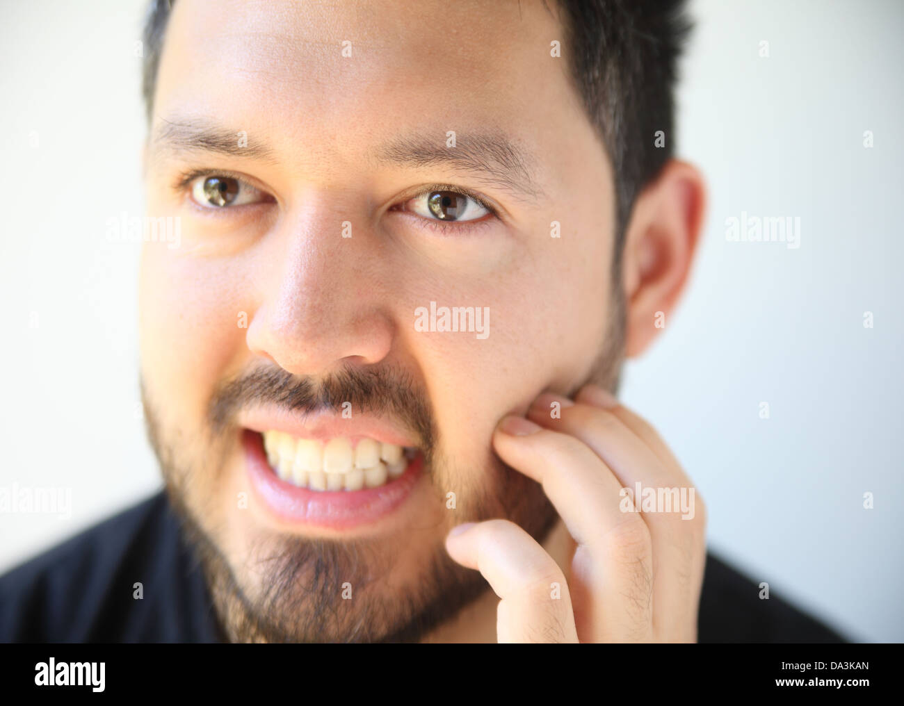 Old man scratching head hi-res stock photography and images - Alamy