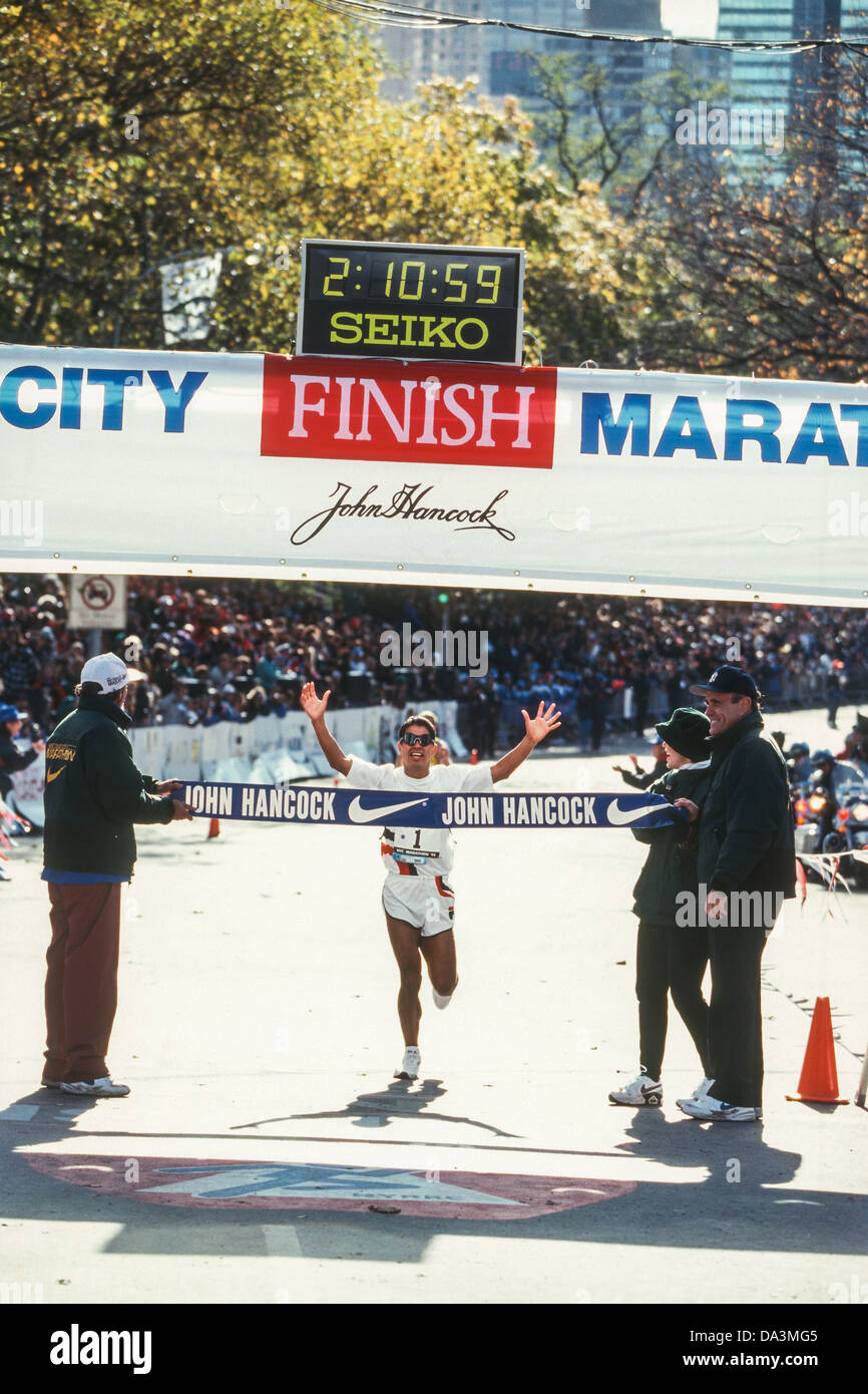 Marathon finish line tape hi-res stock photography and images - Alamy