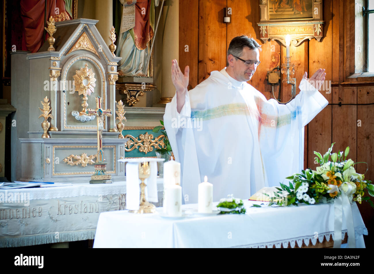 Catholic priest altar hi-res stock photography and images - Alamy