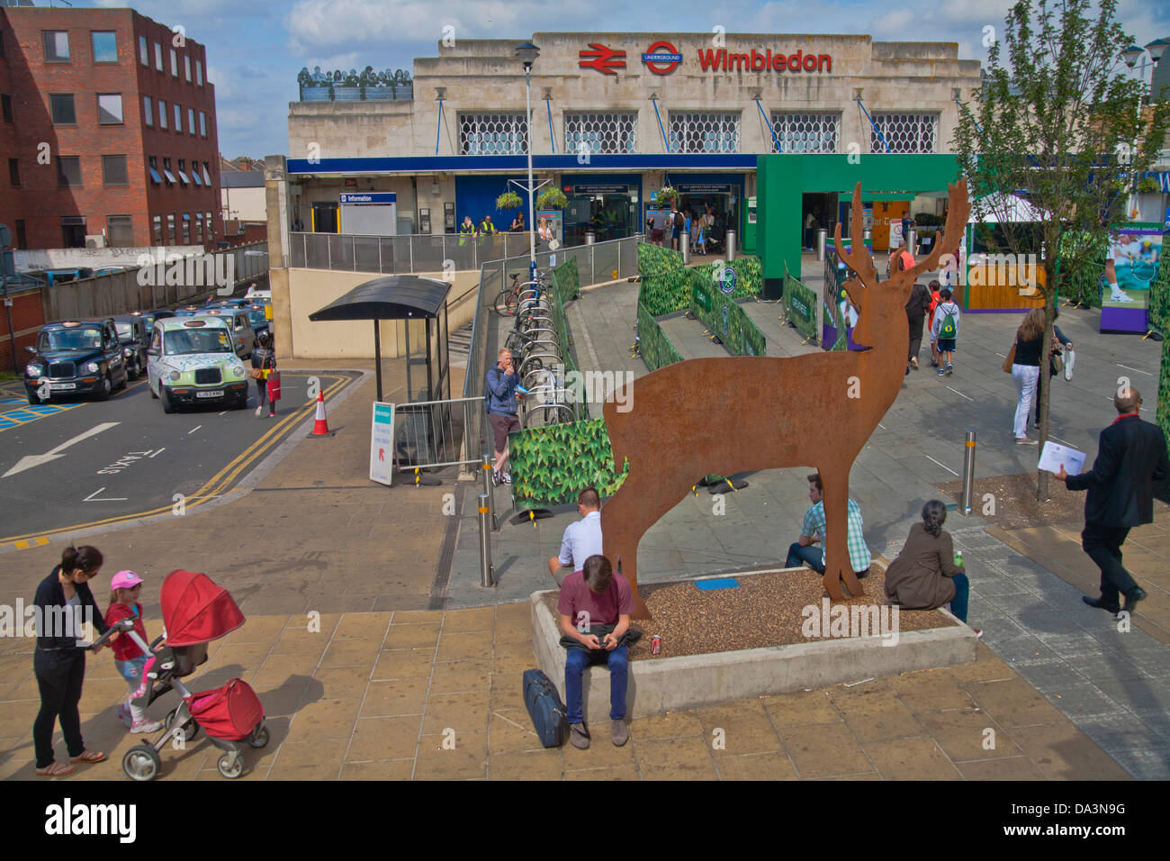 Wimbledon underground station hi-res stock photography and images - Alamy