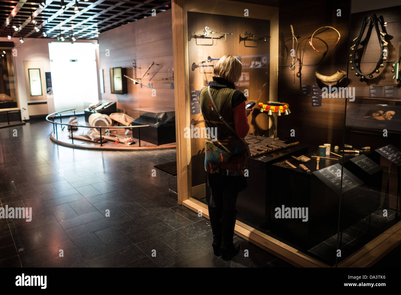 Museum display case england hi-res stock photography and images - Alamy