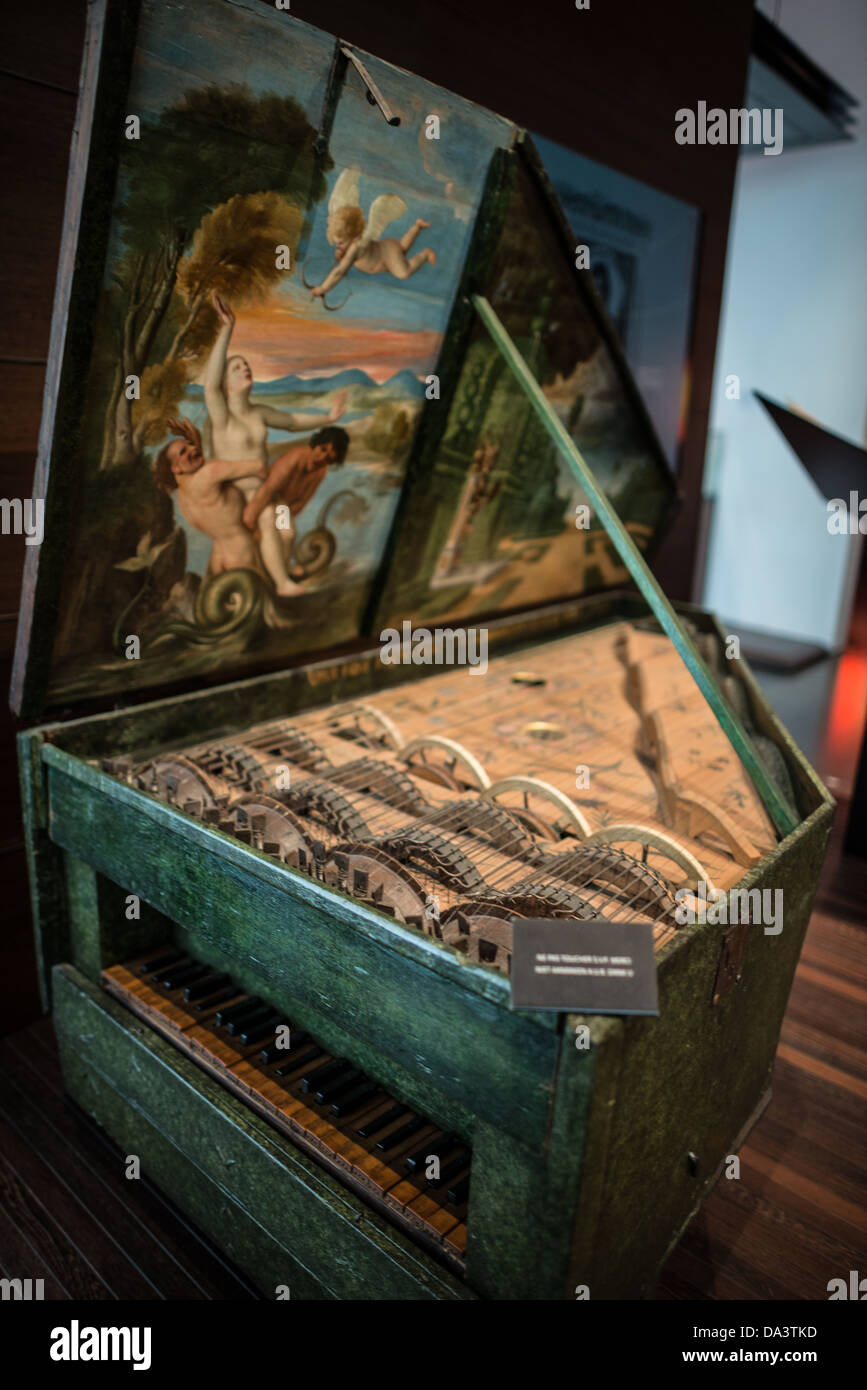 Geigenwerk Bowed Keyboard Instrument Musical Instrument Museum Brussels ...