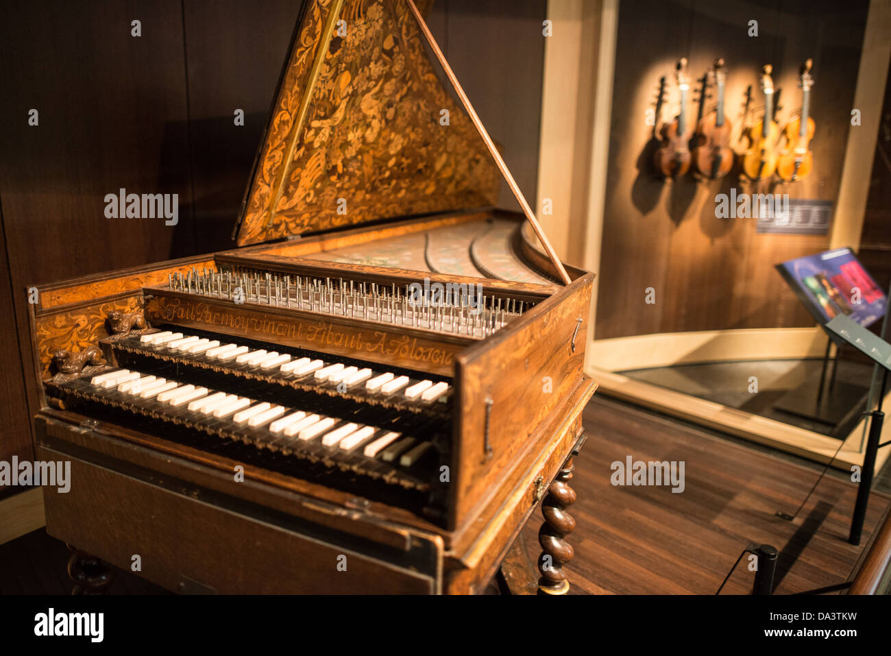 Keyboard musical instruments hi-res stock photography and images - Alamy
