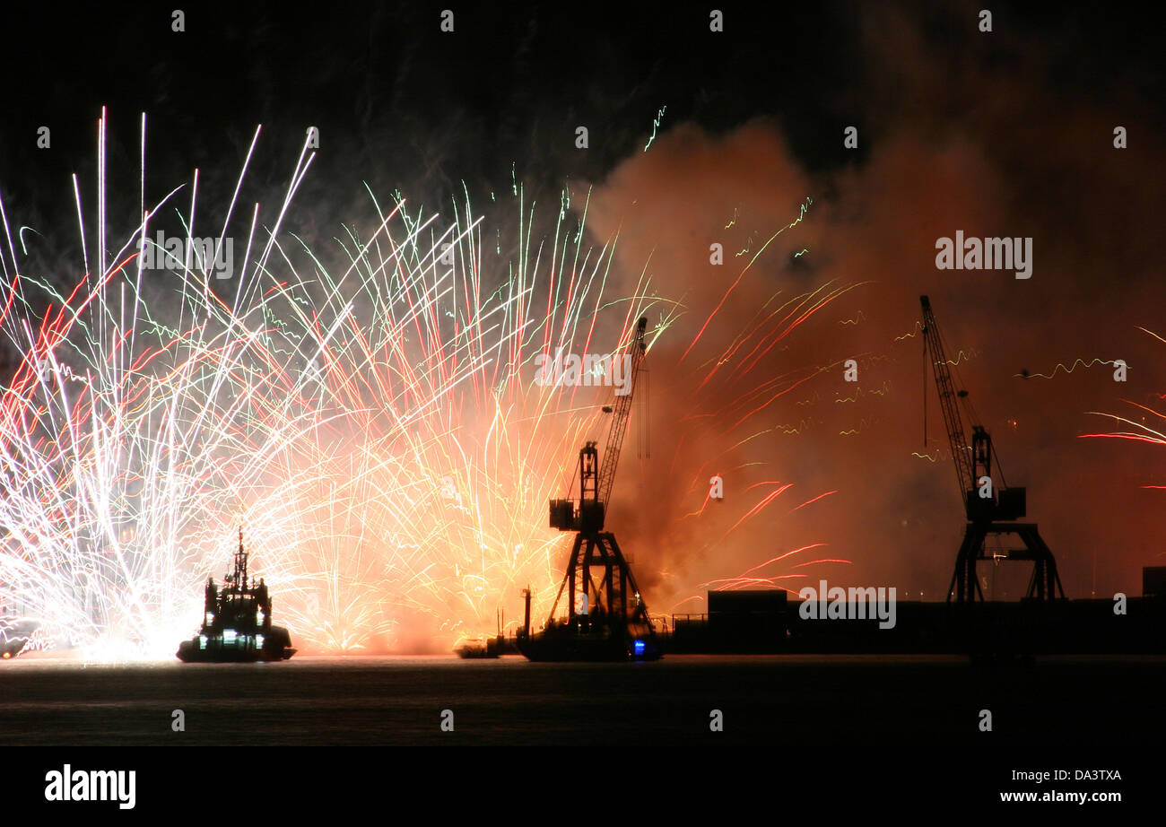 Fireworks over Palma de Mallorca´s port to celebrate the local ...