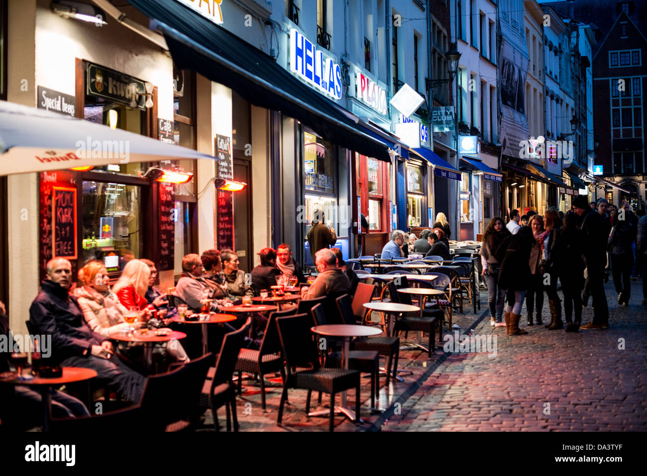 Fine dining restaurant customers hi-res stock photography and images ...