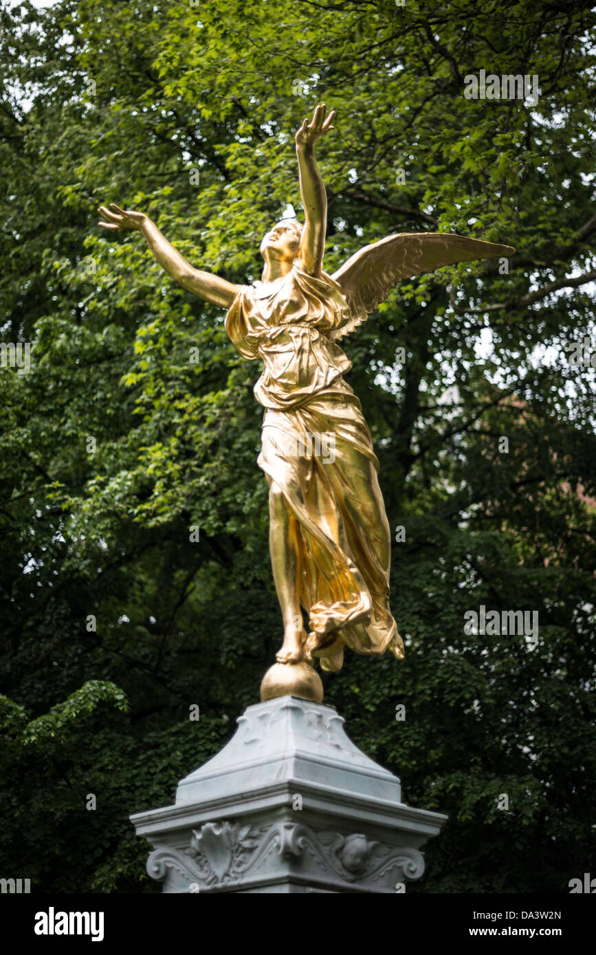 Brussels angel monuments hi-res stock photography and images - Alamy