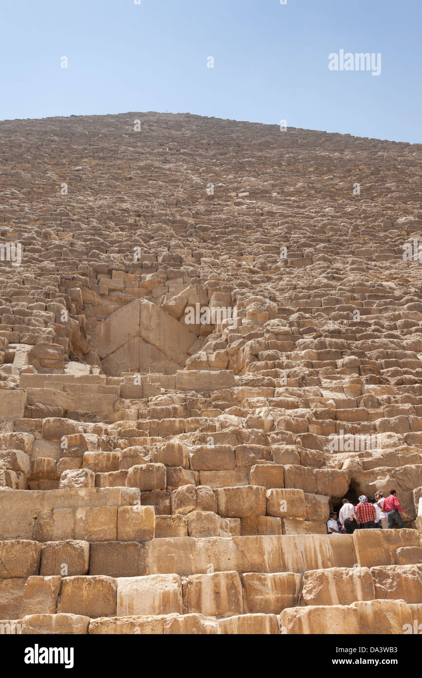 Great Pyramid of Giza, also known as Pyramid of Khufu and Pyramid of ...
