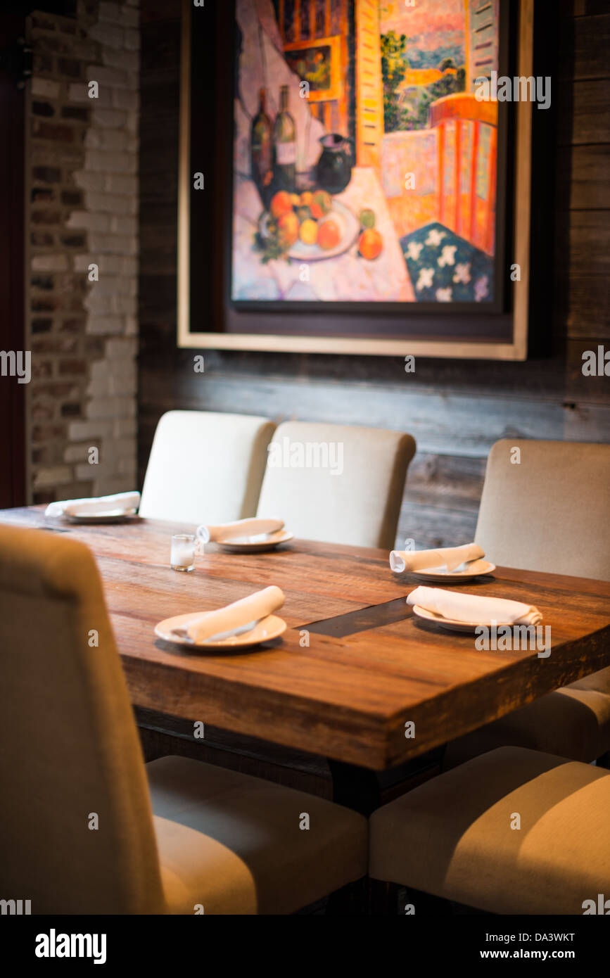 Vintage restaurant dining table hi-res stock photography and images - Alamy