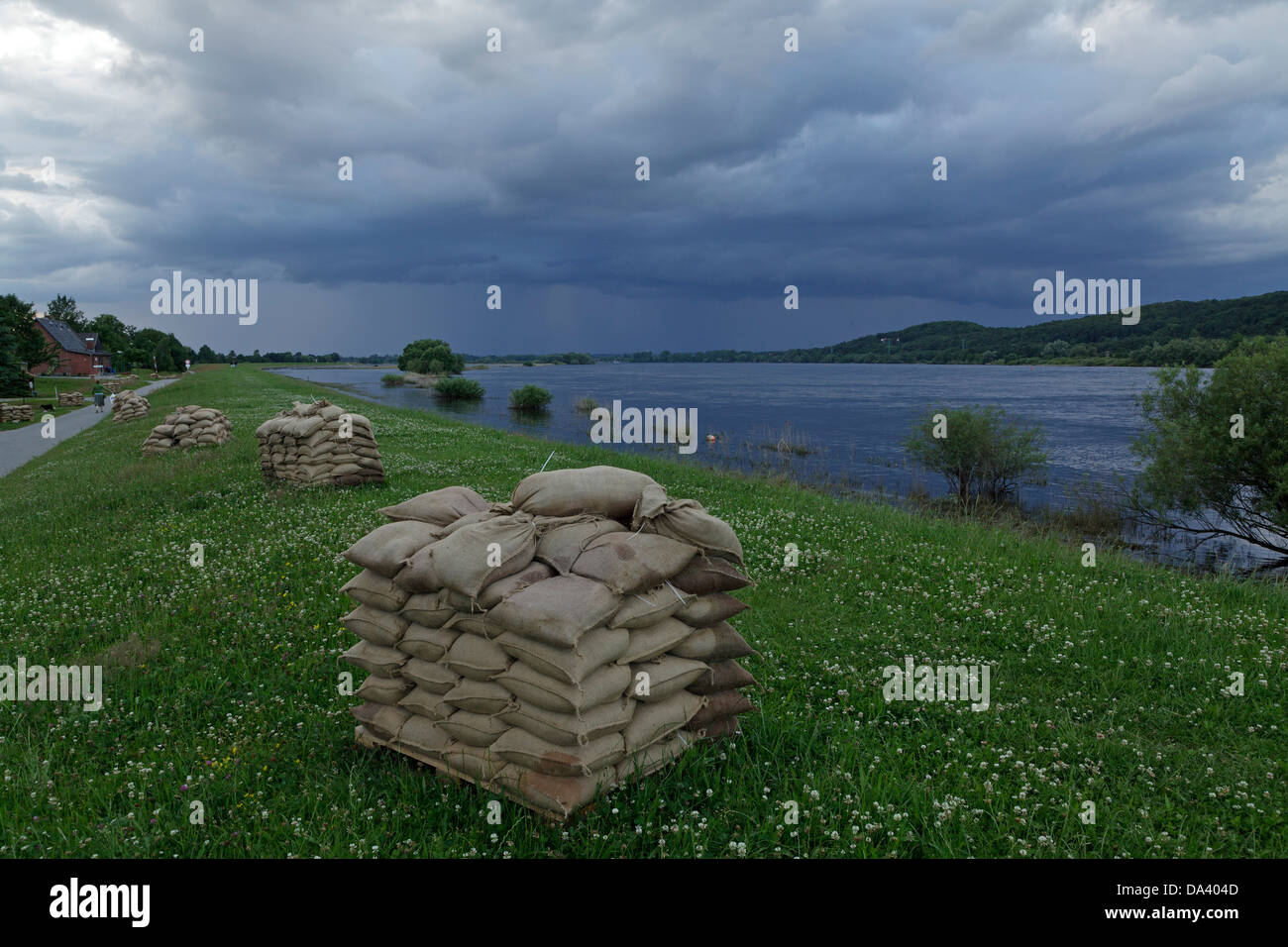 Sandbag dike river hi-res stock photography and images - Alamy