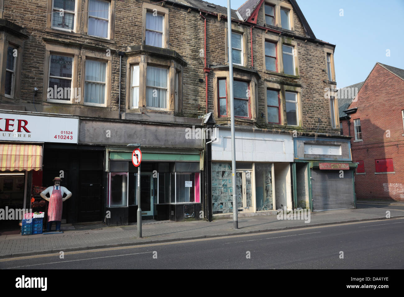 Closed down shops hi-res stock photography and images - Alamy