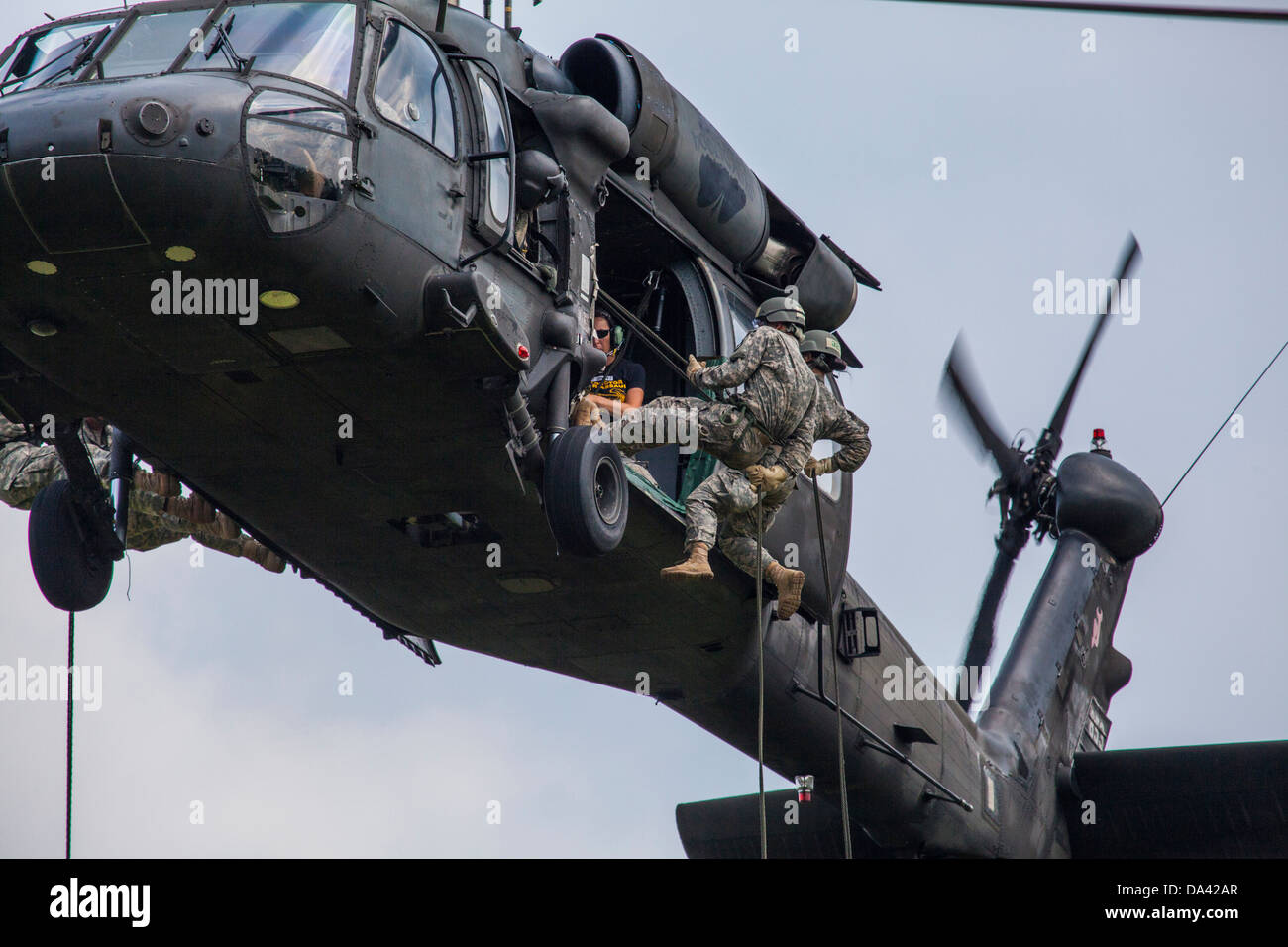 Rappelling and black hawk helicopter hi-res stock photography and ...