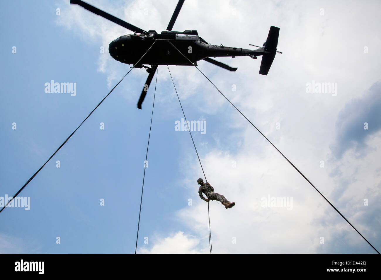 Rappelling and black hawk helicopter hi-res stock photography and ...