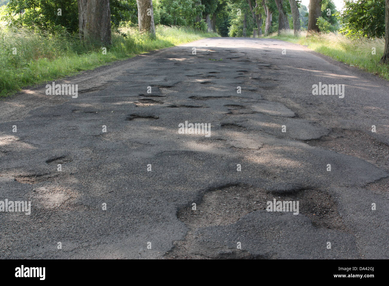Uneven poor quality road surface hi-res stock photography and images ...