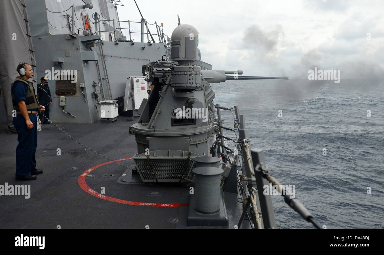 Chief Gunner's Mate Nicholas Stemper and members of the Philippine Navy ...