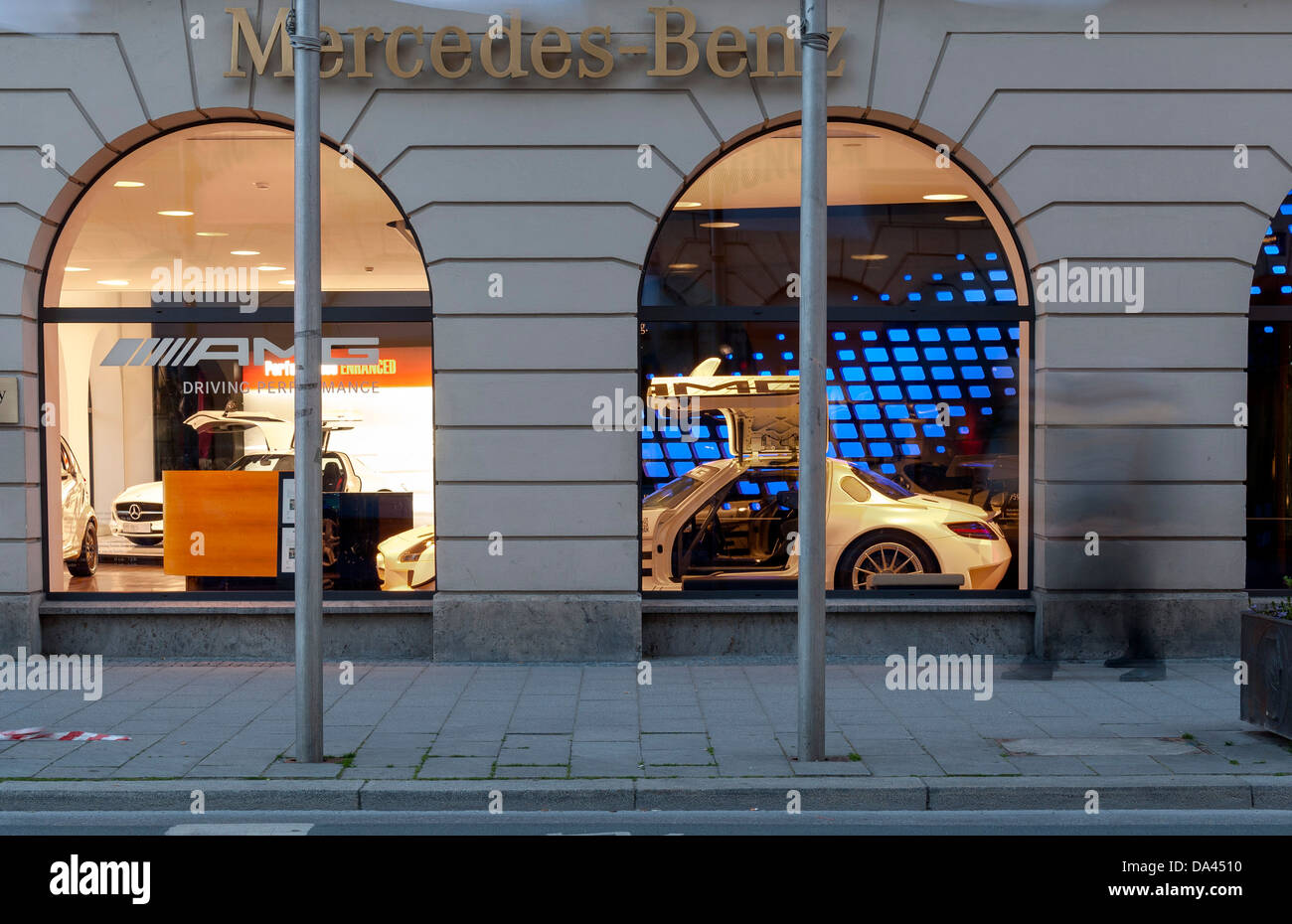 Mercedes Benz Store with AMG Mercedes SLK at Briennerstrasse Munich ...