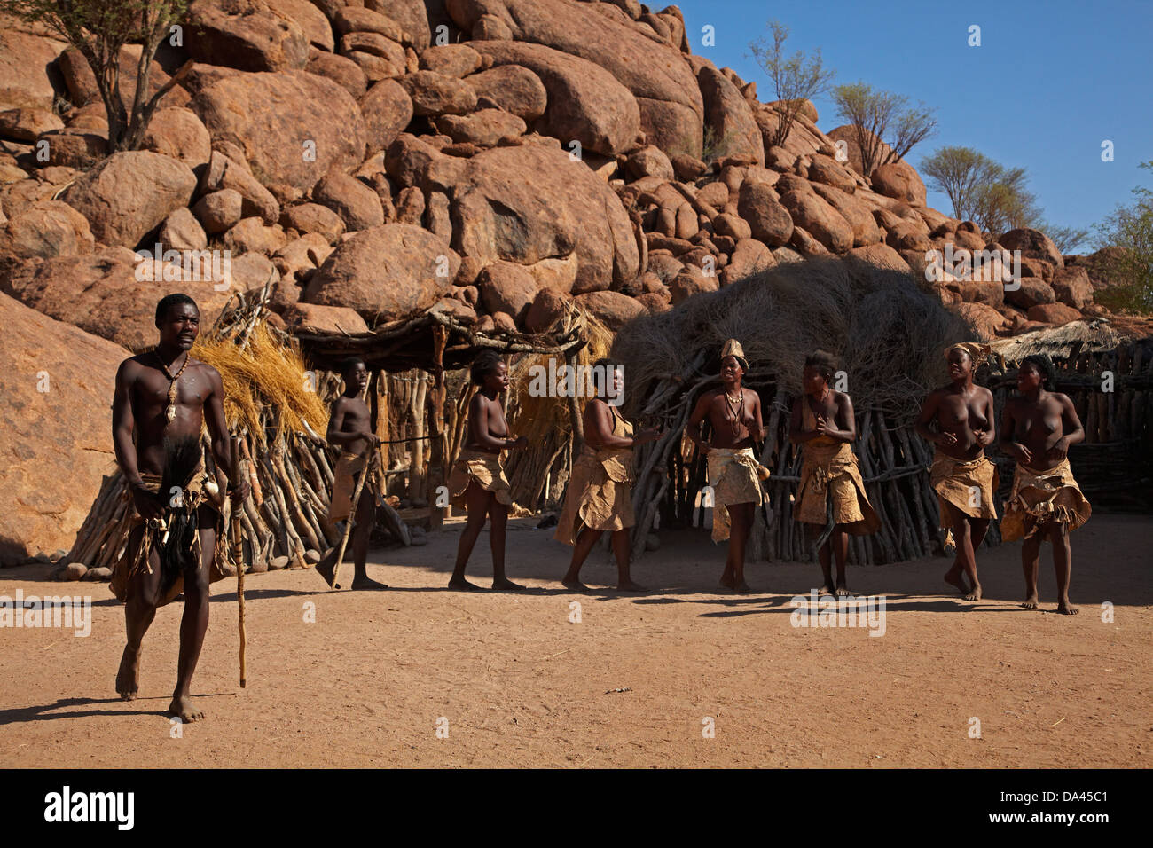 Native african dancers hi-res stock photography and images - Alamy