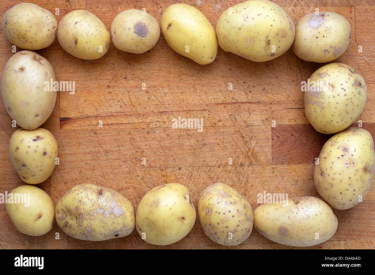 Frame with potatoes on wooden background Stock Photo - Alamy