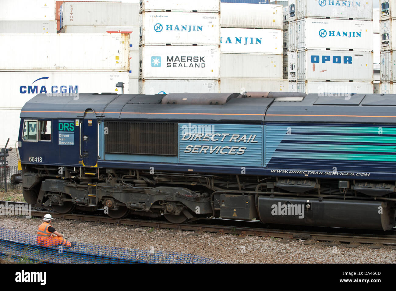 Direct Rail Services freight train leaving the port of Felixstowe ...