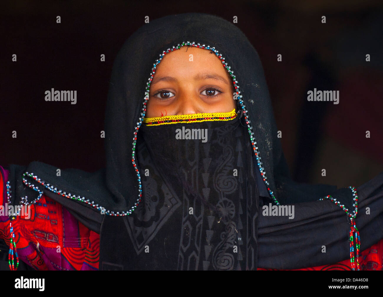 Women veiled africa desert hi-res stock photography and images - Alamy