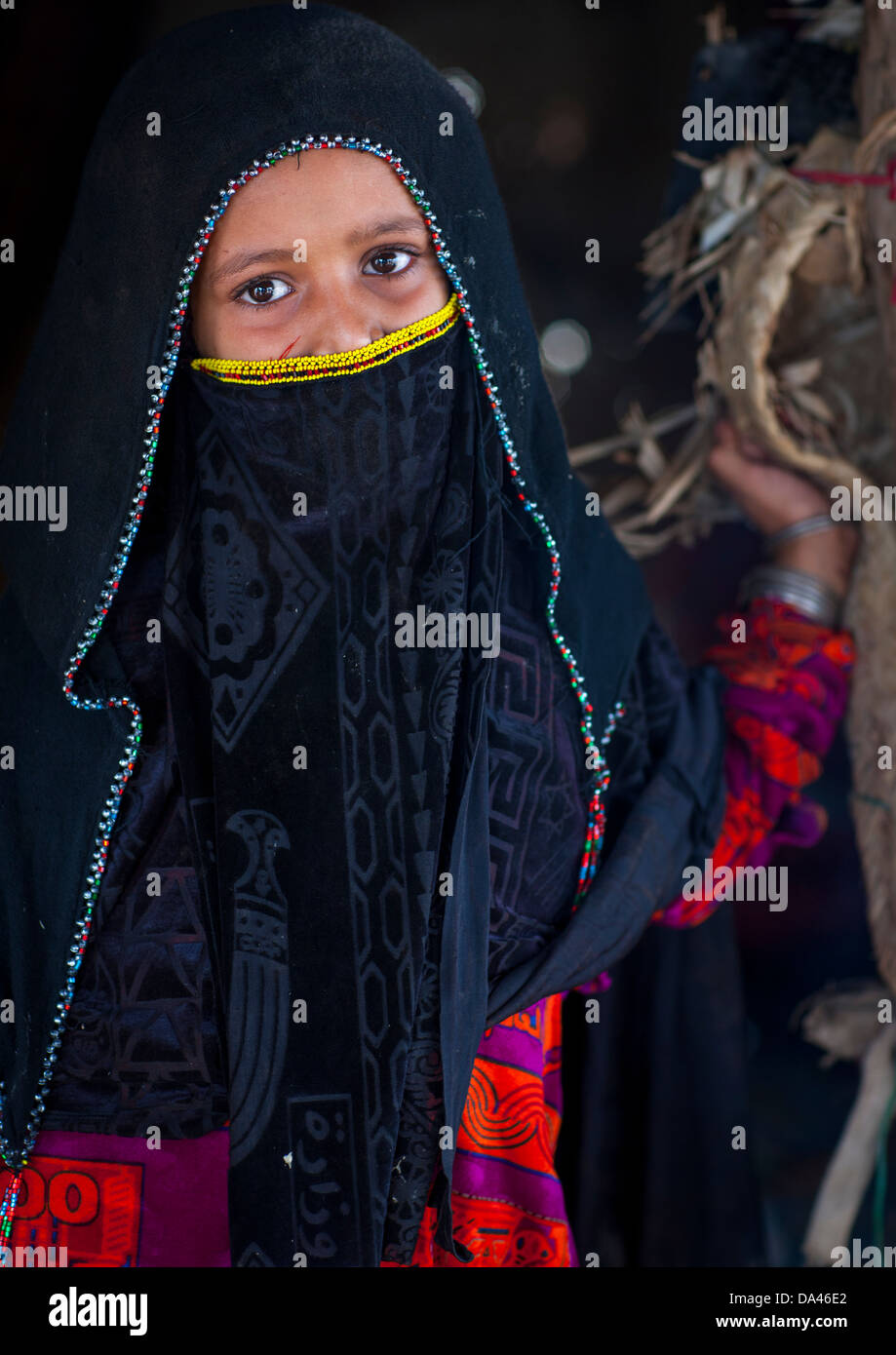 Women veiled africa desert hi-res stock photography and images - Alamy