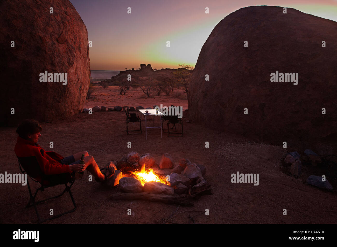 Campfire cooking hi-res stock photography and images - Alamy