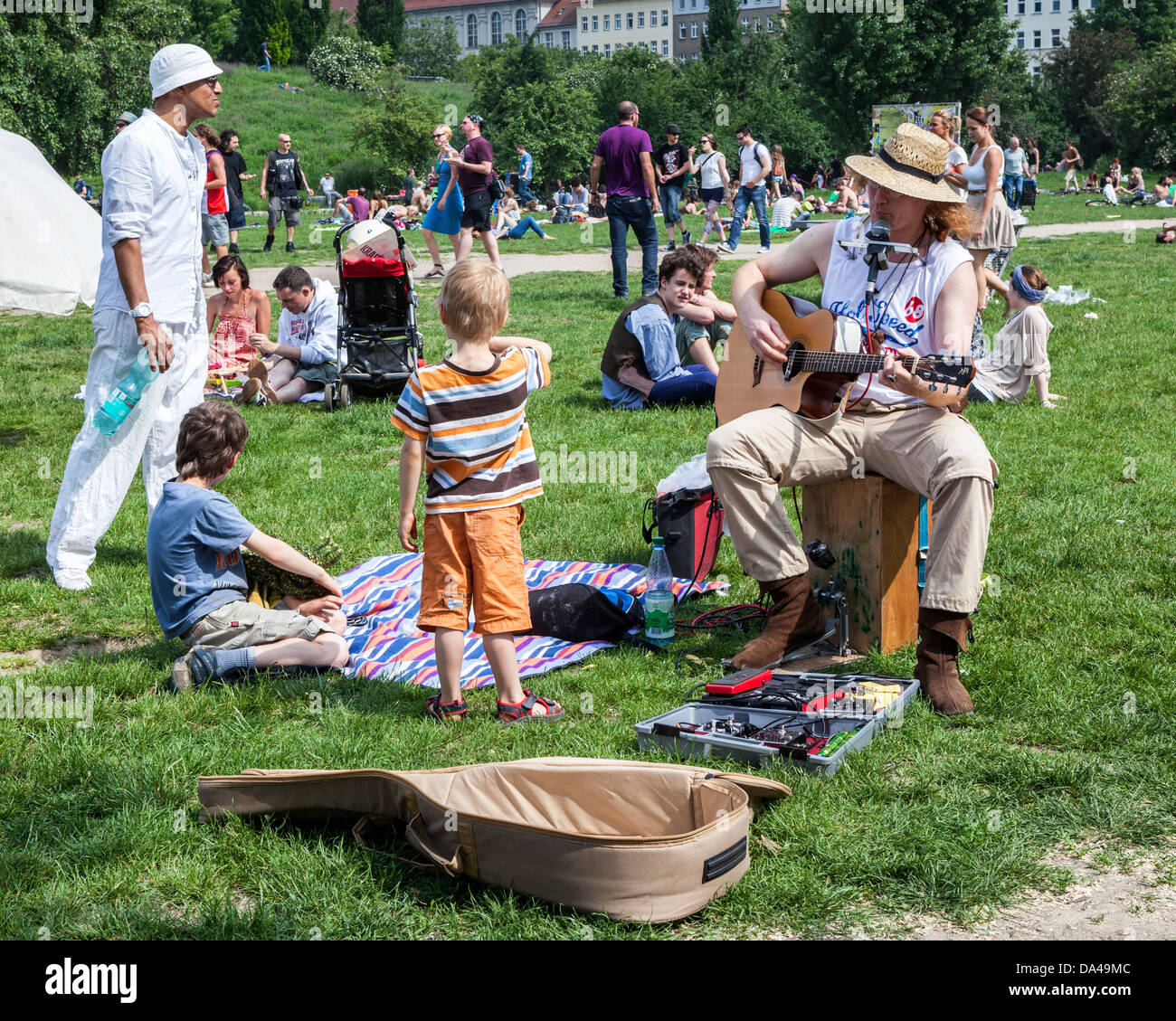 Relax guitar hi-res stock photography and images - Alamy