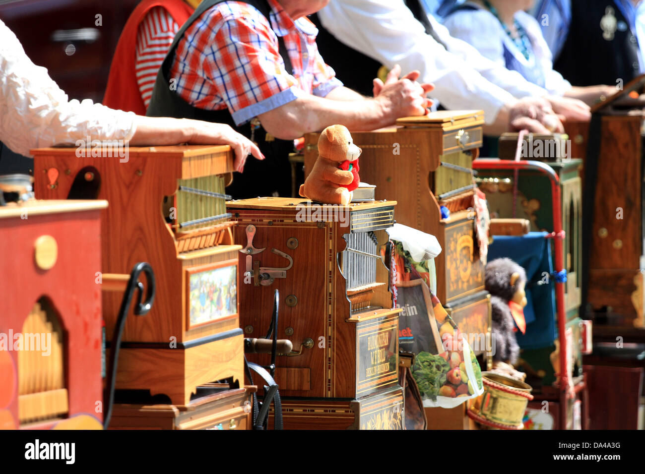 Barrel organs hi-res stock photography and images - Alamy