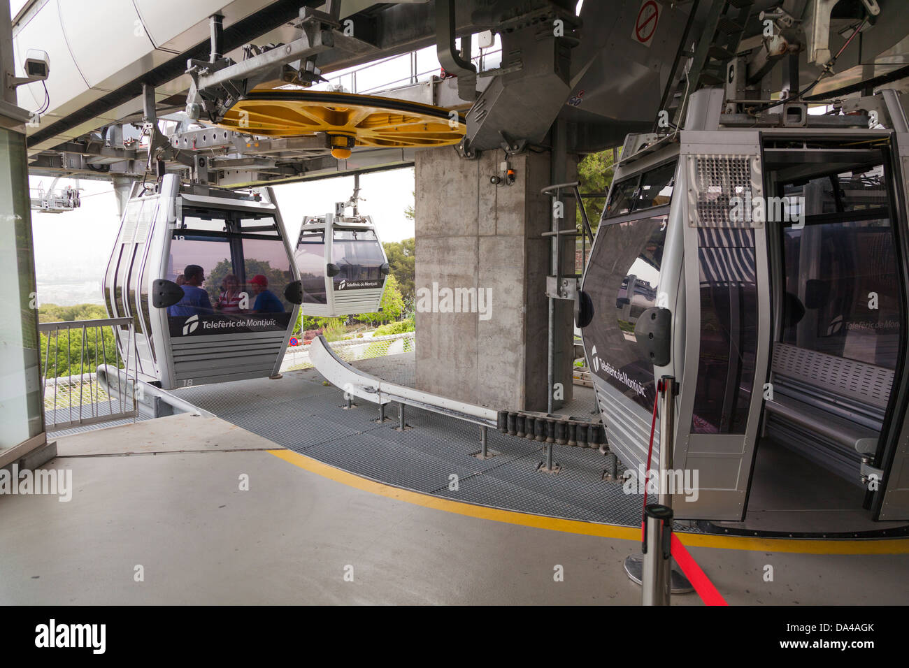 The Montjuic cable car disembarkation at Montjuïc castle terminal Stock ...