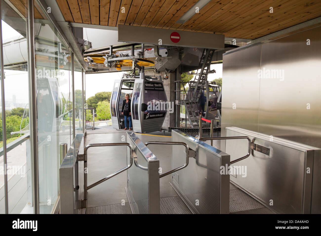 The Montjuic cable car disembarkation at Montjuïc castle terminal Stock ...