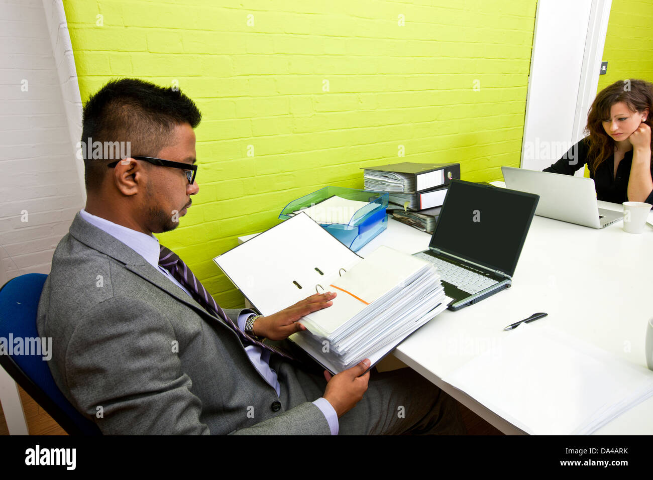 Working at desks hi-res stock photography and images - Alamy