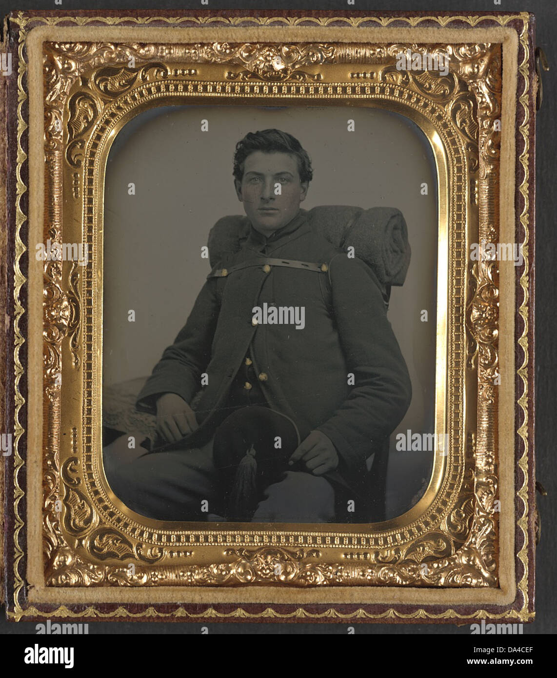 [Unidentified soldier in Union uniform with fez, backpack, and bedroll ...