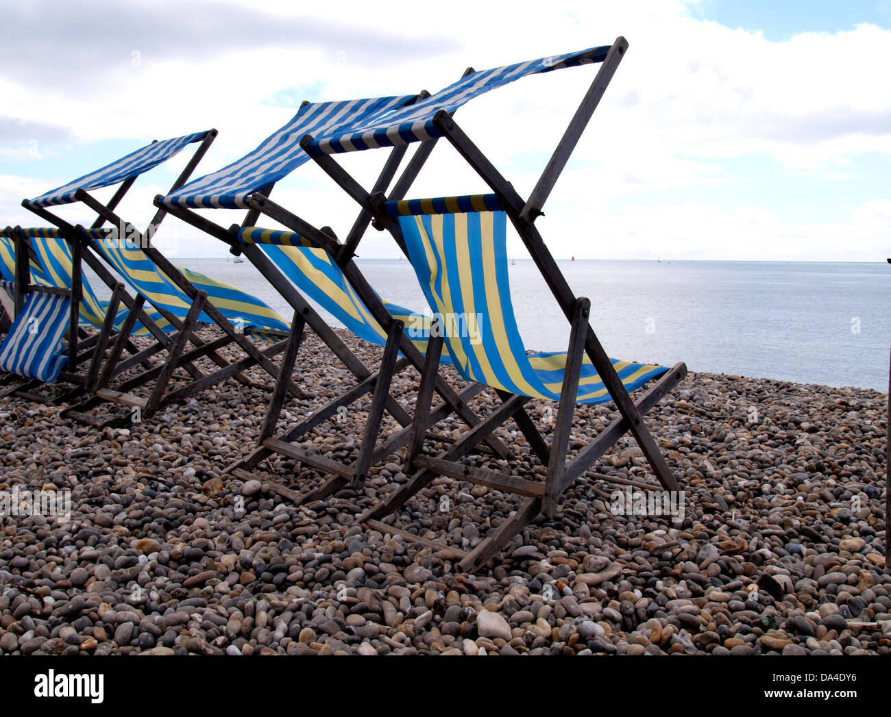 Old fashioned deckchairs hi-res stock photography and images - Alamy