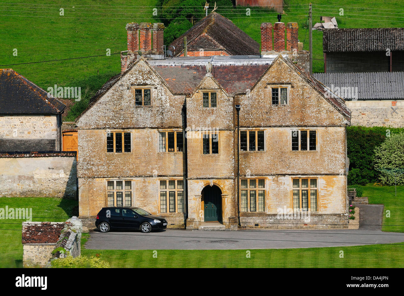 Manor house chimneys hi-res stock photography and images - Alamy