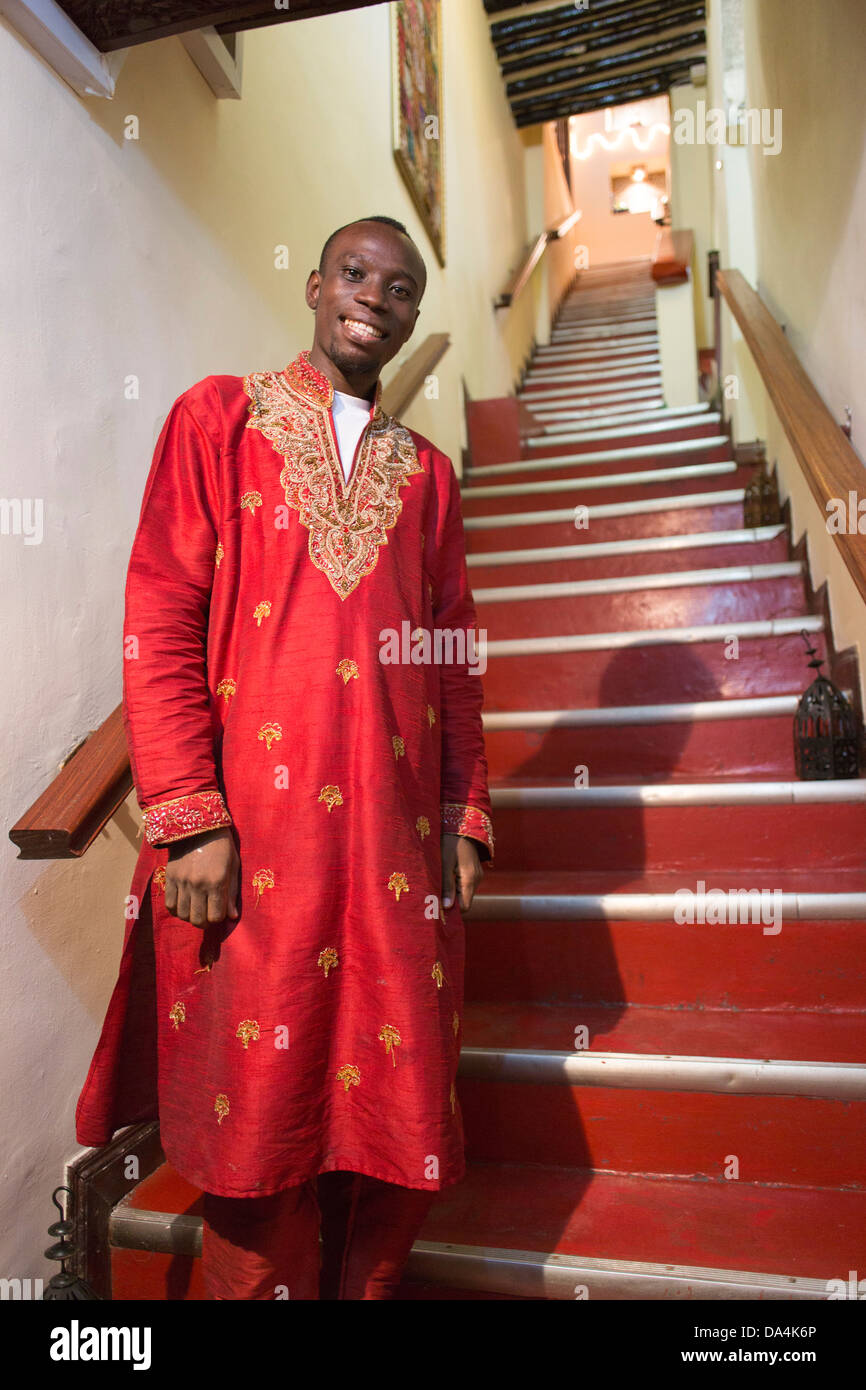 Indian restaurant waiter hi-res stock photography and images - Alamy