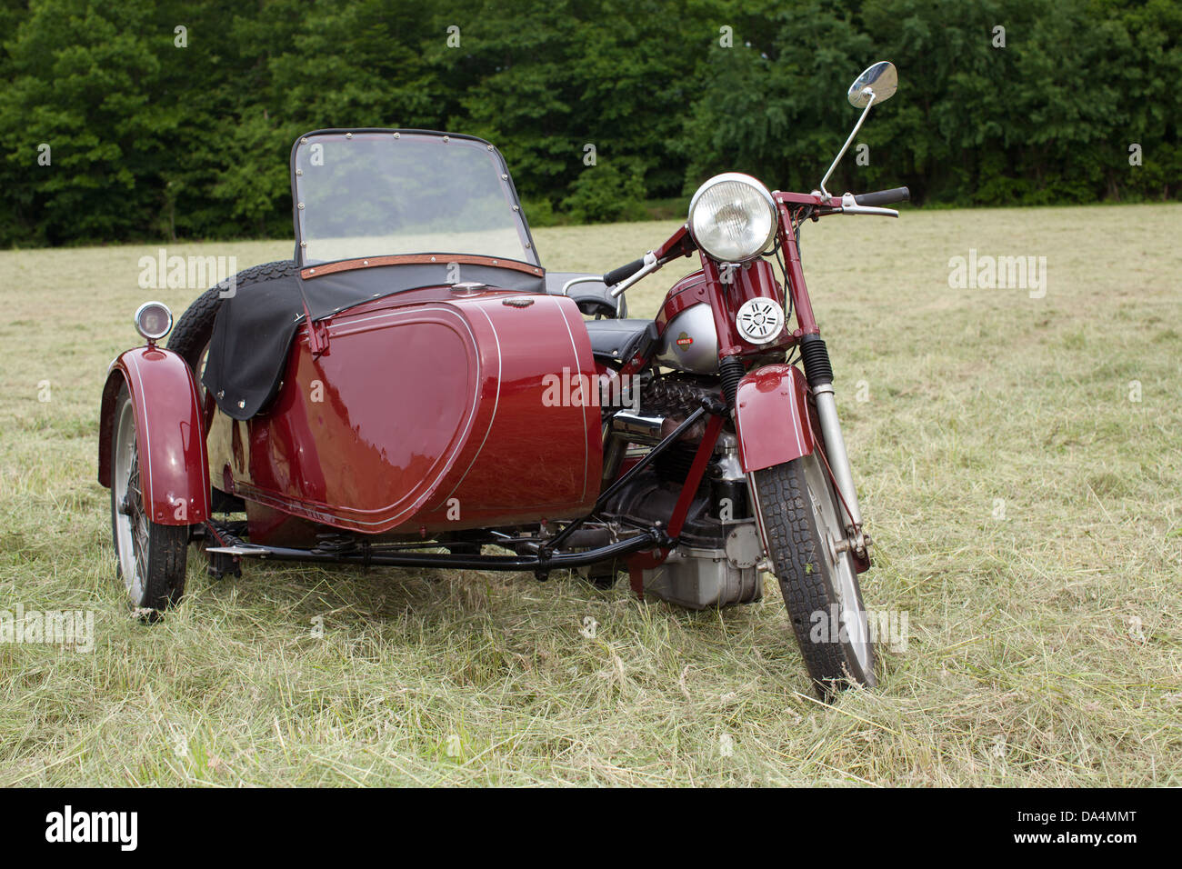 Motorbikes with sidecar hi-res stock photography and images - Alamy