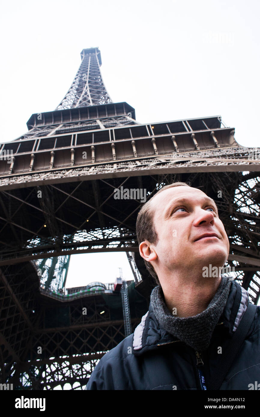 Man in front of Eiffel Tower. Paris, France Stock Photo - Alamy