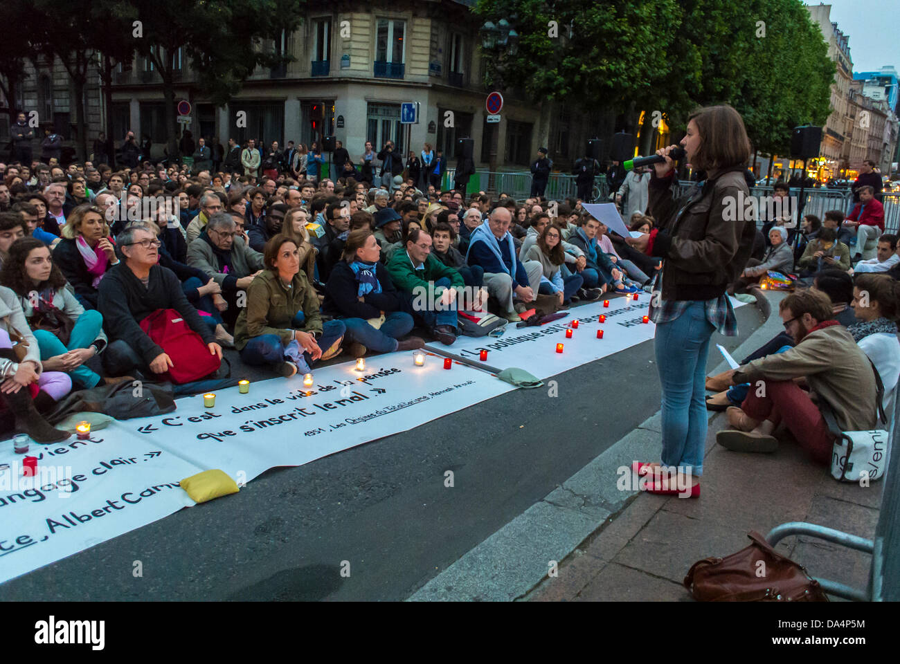 Female demonstrator microphone hi-res stock photography and images - Alamy