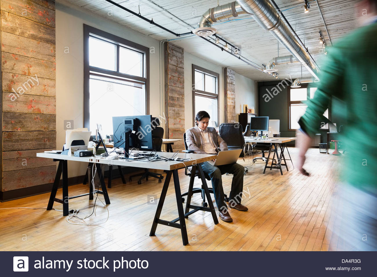 Entrepreneur laptop hi-res stock photography and images - Alamy